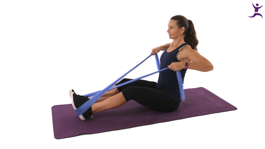 Rudern mit Band im Sitzen - Übungs-Anleitung - fitkurs.de